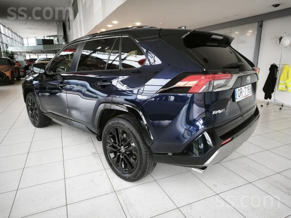 Toyota RAV4 2025 in Riga on AUTOMOTO.COM.LV Blue Toyota RAV4 2025 in Riga, with an engine capacity of 2.50 L and mileage of 24 thousand km for 39990 €, photo 3 on AUTOMOTO.COM.LV
