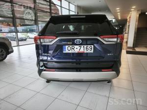 Zils Toyota RAV4 2025 Rīga, ar dzinēja tilpumu 2.50 L un nobraukumu 24 tūkst. km par 39990 €, foto 8 vietnē AUTOMOTO.COM.LV