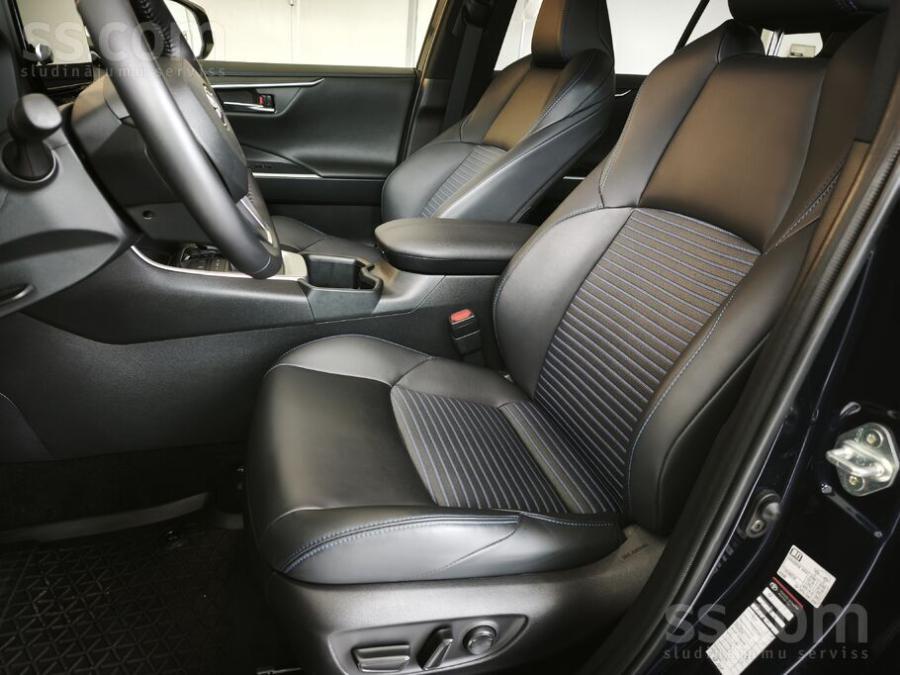 Zils Toyota RAV4 2025 Rīga, ar dzinēja tilpumu 2.50 L un nobraukumu 24 tūkst. km par 39990 €, foto 16 vietnē AUTOMOTO.COM.LV