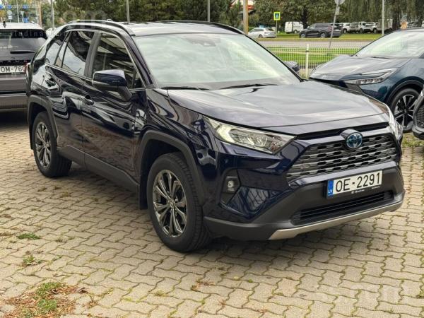 Blue Toyota RAV4 2025 in Riga, with an engine capacity of 2.50 L and mileage of 25 thousand km for 37850 €, photo 1 on AUTOMOTO.COM.LV