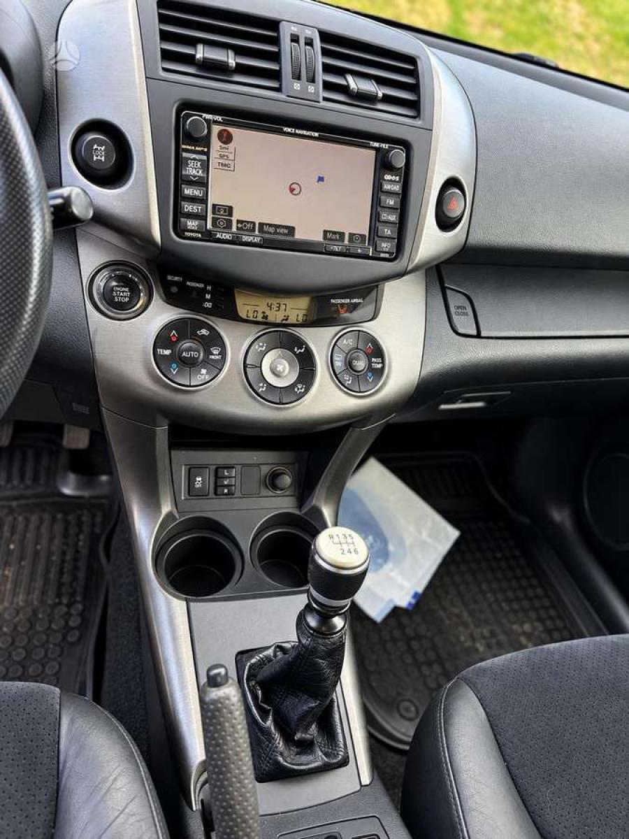 Zils Toyota RAV4 2012 Viļņa, ar dzinēja tilpumu 0.00 L un nobraukumu 399 tūkst. km par 4400 €, foto 13 vietnē AUTOMOTO.COM.LV