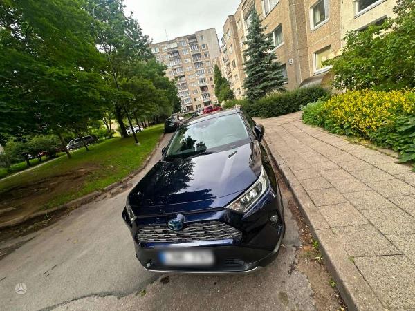 Blue Toyota RAV4 2020 in Vilnius, with an engine capacity of 2.49 L and mileage of 170 thousand km for 23500 €, photo 3 on AUTOMOTO.COM.LV