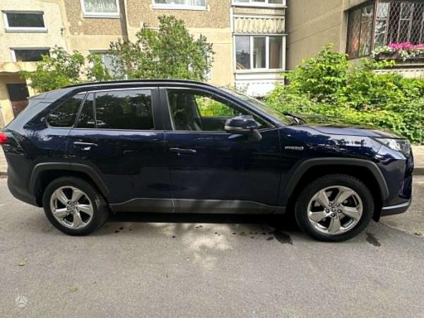 Blue Toyota RAV4 2020 in Vilnius, with an engine capacity of 2.49 L and mileage of 170 thousand km for 23500 €, photo 5 on AUTOMOTO.COM.LV