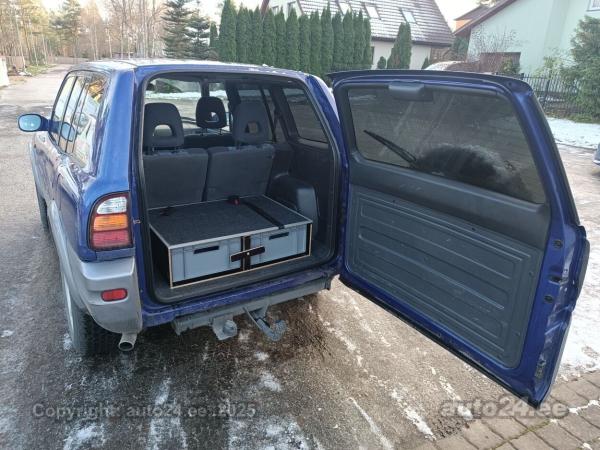 Zils Toyota RAV4 1999 Tallina, ar dzinēja tilpumu 2.00 L un nobraukumu 211 tūkst. km par 5000 €, foto 11 vietnē AUTOMOTO.COM.LV
