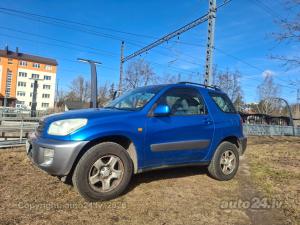 Zils Toyota RAV4 2004 Tallina, ar dzinēja tilpumu 1.80 L un nobraukumu 167 tūkst. km par 2300 €, foto  vietnē AUTOMOTO.COM.LV