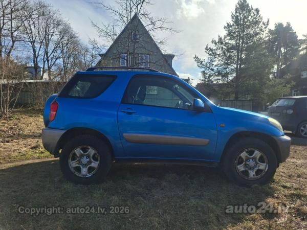 Zils Toyota RAV4 2004 Tallina, ar dzinēja tilpumu 1.80 L un nobraukumu 167 tūkst. km par 2300 €, foto 3 vietnē AUTOMOTO.COM.LV