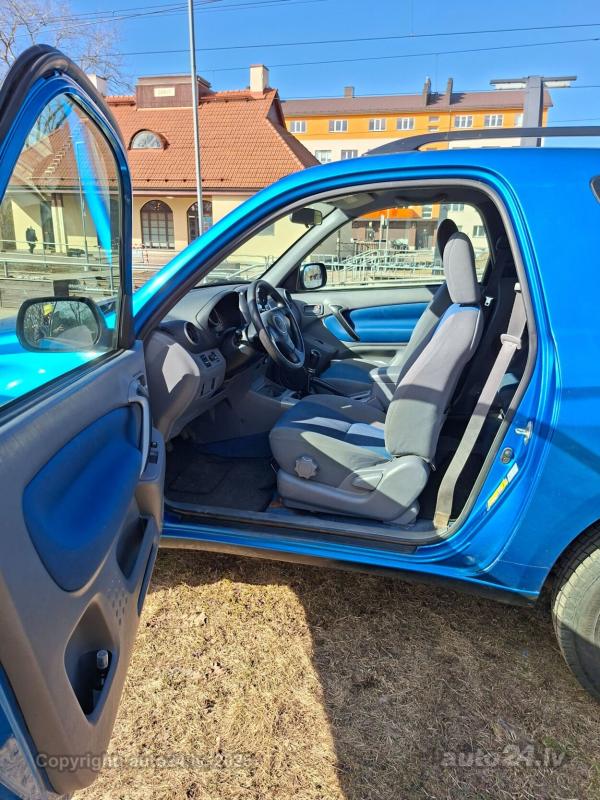 Zils Toyota RAV4 2004 Tallina, ar dzinēja tilpumu 1.80 L un nobraukumu 167 tūkst. km par 2300 €, foto 7 vietnē AUTOMOTO.COM.LV