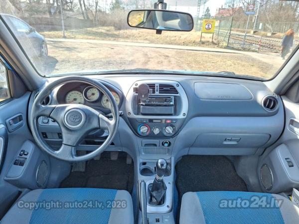 Синий Тойота РАВ 4 2004 в Таллин, объемом двигателя 1.80 л и пробегом 167 тыс. км за 2300 €, фото 11 на AUTOMOTO.COM.LV