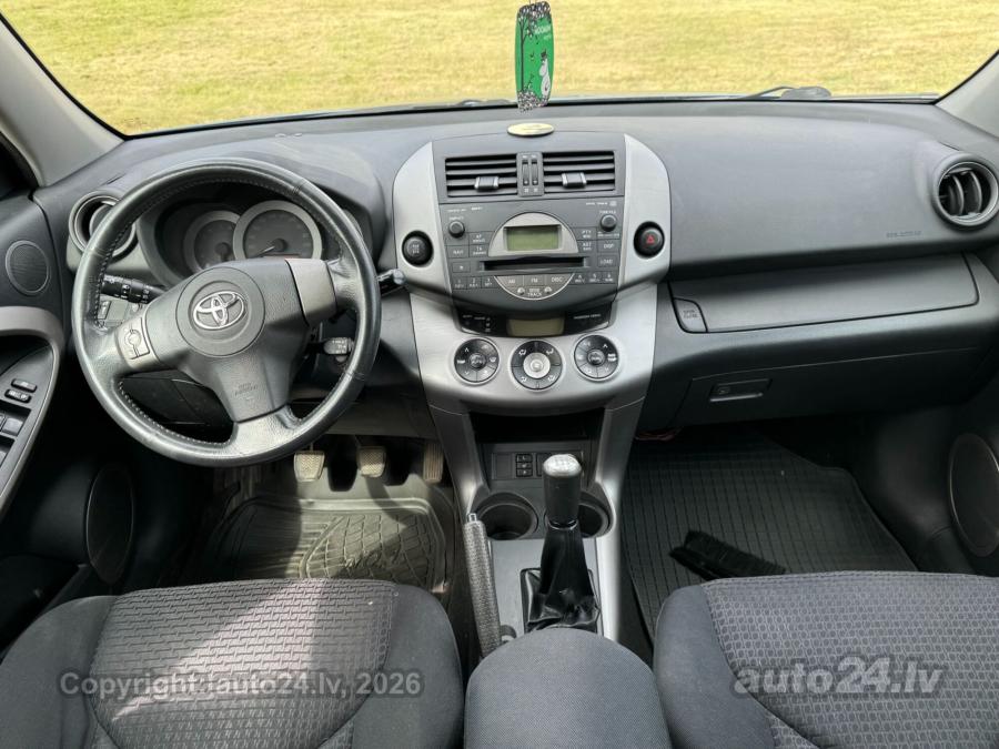 Zils Toyota RAV4 2009 Tallina, ar dzinēja tilpumu 2.00 L un nobraukumu 245 tūkst. km par 5400 €, foto 5 vietnē AUTOMOTO.COM.LV