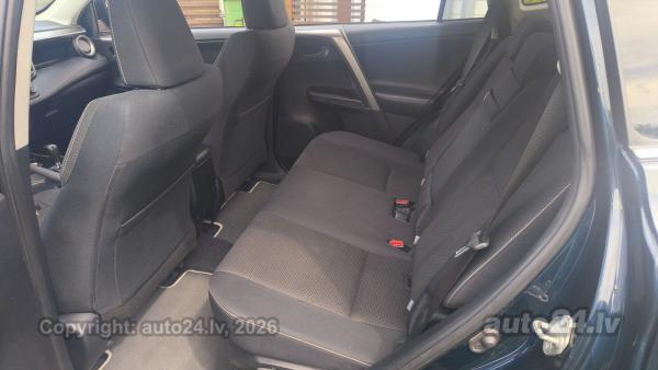 Blue Toyota RAV4 2018 in Tallinn, with an engine capacity of 2.50 L and mileage of 150 thousand km for 17900 €, photo 8 on AUTOMOTO.COM.LV