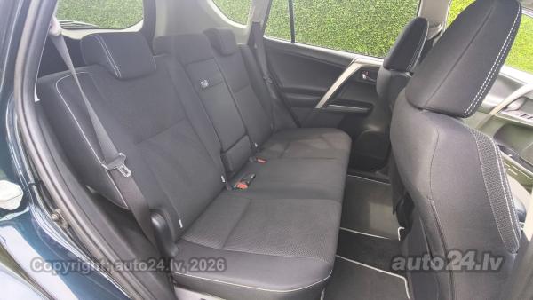 Blue Toyota RAV4 2018 in Tallinn, with an engine capacity of 2.50 L and mileage of 150 thousand km for 17900 €, photo 10 on AUTOMOTO.COM.LV