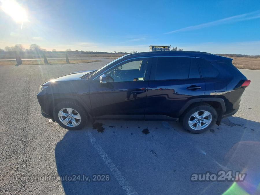 Zils Toyota RAV4 2019 Tallina, ar dzinēja tilpumu 2.00 L un nobraukumu 181 tūkst. km par 19500 €, foto 8 vietnē AUTOMOTO.COM.LV