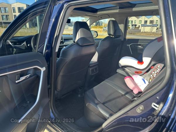 Zils Toyota RAV4 2020 Tallina, ar dzinēja tilpumu 2.50 L un nobraukumu 95 tūkst. km par 31500 €, foto 8 vietnē AUTOMOTO.COM.LV