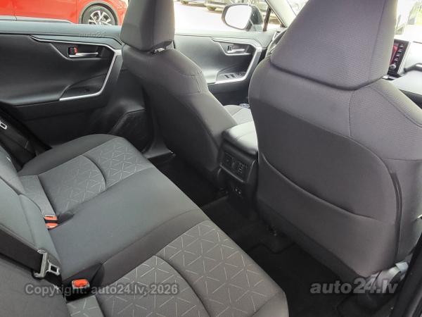 Zils Toyota RAV4 2020 Tallina, ar dzinēja tilpumu 1.99 L un nobraukumu 69 tūkst. km par 25995 €, foto 7 vietnē AUTOMOTO.COM.LV