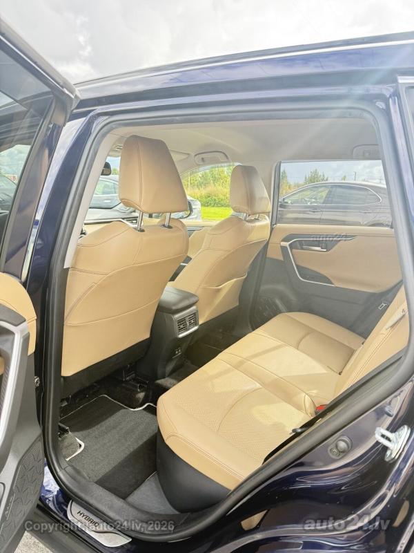 Blue Toyota RAV4 2020 in Tallinn, with an engine capacity of 2.50 L and mileage of 90 thousand km for 30500 €, photo 11 on AUTOMOTO.COM.LV