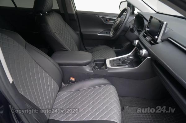 Blue Toyota RAV4 2021 in Tallinn, with an engine capacity of 2.00 L and mileage of 62 thousand km for 25490 €, photo 10 on AUTOMOTO.COM.LV
