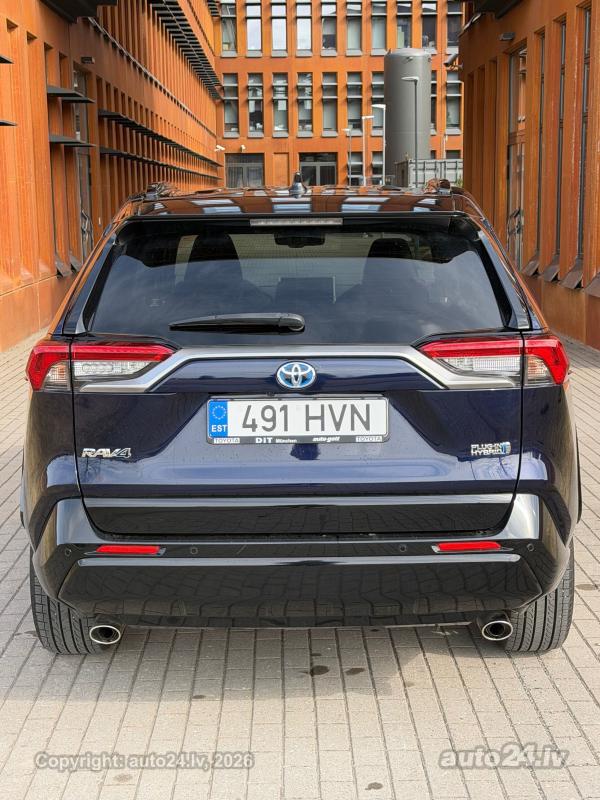 Blue Toyota RAV4 2022 in Tartu, with an engine capacity of 2.50 L and mileage of 36 thousand km for 41000 €, photo 4 on AUTOMOTO.COM.LV