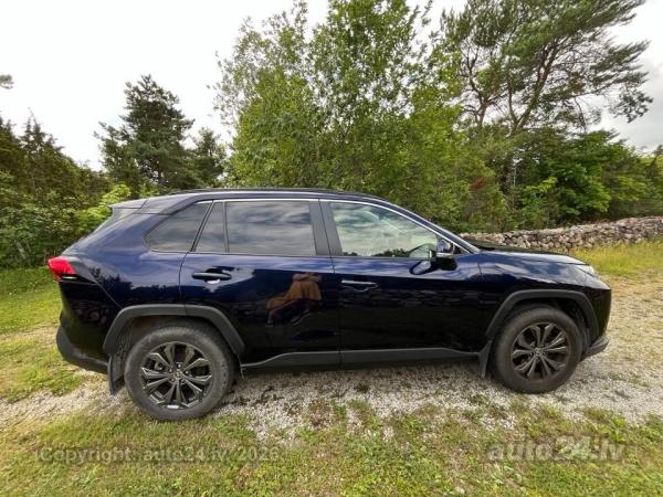 Zils Toyota RAV4 2023 Tallina, ar dzinēja tilpumu 2.00 L un nobraukumu 22 tūkst. km par 29000 €, foto 1 vietnē AUTOMOTO.COM.LV