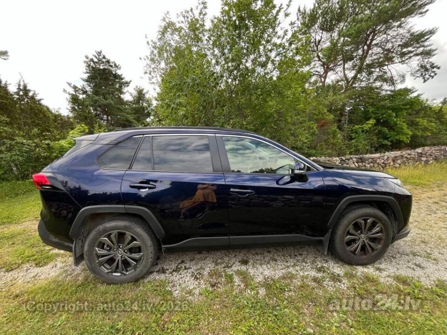 Zils Toyota RAV4 2023 Tallina, ar dzinēja tilpumu 2.00 L un nobraukumu 22 tūkst. km par 29000 €, foto 1 vietnē AUTOMOTO.COM.LV