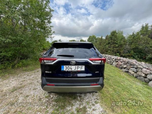 Zils Toyota RAV4 2023 Tallina, ar dzinēja tilpumu 2.00 L un nobraukumu 22 tūkst. km par 29000 €, foto 4 vietnē AUTOMOTO.COM.LV