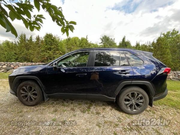 Zils Toyota RAV4 2023 Tallina, ar dzinēja tilpumu 2.00 L un nobraukumu 22 tūkst. km par 29000 €, foto 7 vietnē AUTOMOTO.COM.LV