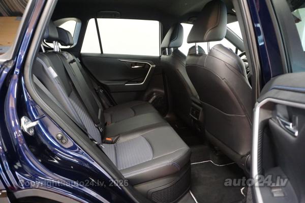 Zils Toyota RAV4 2023 Tartu, ar dzinēja tilpumu 2.50 L un nobraukumu 46 tūkst. km par 37990 €, foto 6 vietnē AUTOMOTO.COM.LV