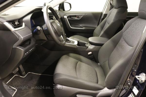 Zils Toyota RAV4 2024 Tallina, ar dzinēja tilpumu 2.49 L un nobraukumu 25 tūkst. km par 37900 €, foto 11 vietnē AUTOMOTO.COM.LV