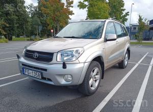 Brown Toyota RAV4 2004 in Riga, with an engine capacity of 2.00 L and mileage of 216 thousand km for 2550 €, photo  on AUTOMOTO.COM.LV