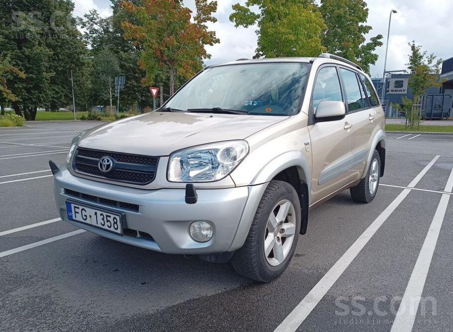 Brown Toyota RAV4 2004 in Riga, with an engine capacity of 2.00 L and mileage of 216 thousand km for 2550 €, photo 1 on AUTOMOTO.COM.LV
