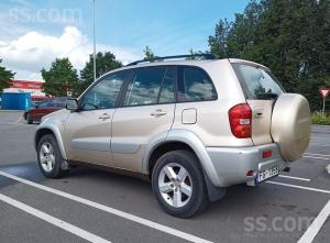 Brown Toyota RAV4 2004 in Riga, with an engine capacity of 2.00 L and mileage of 216 thousand km for 2550 €, photo 4 on AUTOMOTO.COM.LV
