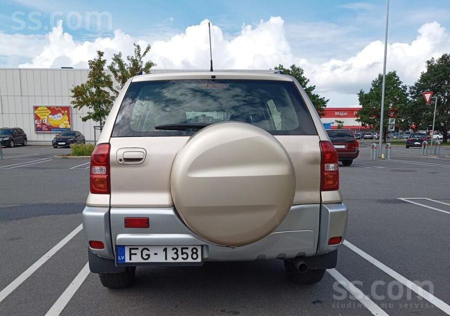 Brown Toyota RAV4 2004 in Riga, with an engine capacity of 2.00 L and mileage of 216 thousand km for 2550 €, photo 5 on AUTOMOTO.COM.LV
