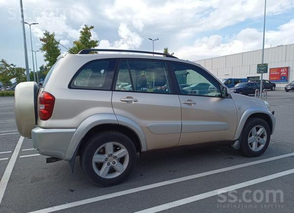 Brūns Toyota RAV4 2004 Rīga, ar dzinēja tilpumu 2.00 L un nobraukumu 216 tūkst. km par 2550 €, foto 5 vietnē AUTOMOTO.COM.LV