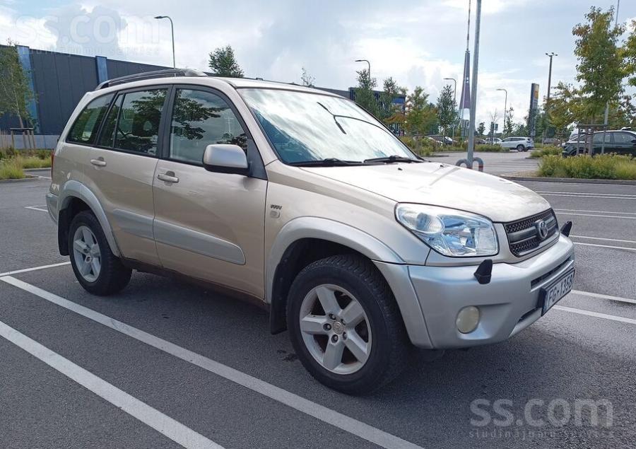 Brown Toyota RAV4 2004 in Riga, with an engine capacity of 2.00 L and mileage of 216 thousand km for 2550 €, photo 7 on AUTOMOTO.COM.LV