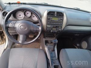 Brown Toyota RAV4 2004 in Riga, with an engine capacity of 2.00 L and mileage of 216 thousand km for 2550 €, photo 8 on AUTOMOTO.COM.LV
