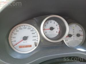 Brown Toyota RAV4 2004 in Riga, with an engine capacity of 2.00 L and mileage of 216 thousand km for 2550 €, photo 10 on AUTOMOTO.COM.LV