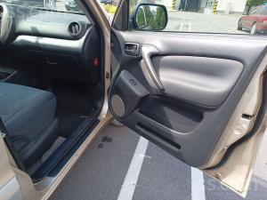 Brown Toyota RAV4 2004 in Riga, with an engine capacity of 2.00 L and mileage of 216 thousand km for 2550 €, photo 14 on AUTOMOTO.COM.LV