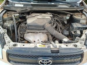 Brown Toyota RAV4 2004 in Riga, with an engine capacity of 2.00 L and mileage of 216 thousand km for 2550 €, photo 16 on AUTOMOTO.COM.LV