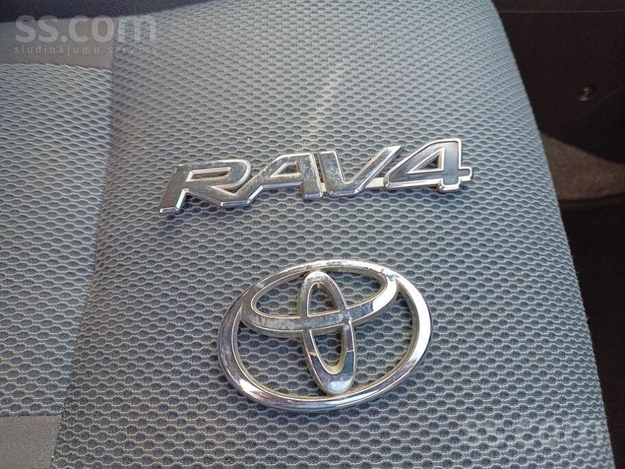 Brown Toyota RAV4 2004 in Riga, with an engine capacity of 2.00 L and mileage of 216 thousand km for 2550 €, photo 17 on AUTOMOTO.COM.LV