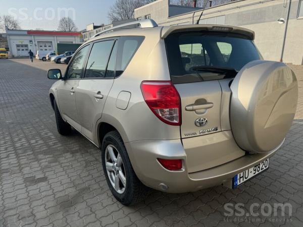 Brown Toyota RAV4 2006 in Riga, with an engine capacity of 2.00 L and mileage of 240 thousand km for 4400 €, photo 4 on AUTOMOTO.COM.LV
