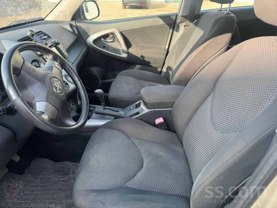 Brūns Toyota RAV4 2006 Rīga, ar dzinēja tilpumu 2.00 L un nobraukumu 240 tūkst. km par 4400 €, foto 6 vietnē AUTOMOTO.COM.LV