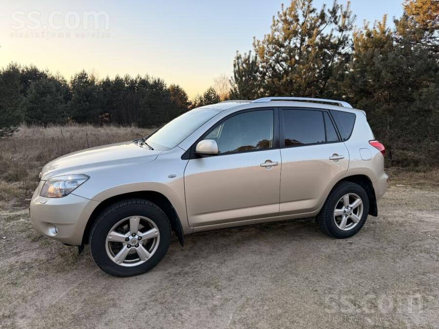 Brown Toyota RAV4 2007 in Riga, with an engine capacity of 2.00 L and mileage of 240 thousand km for 6000 €, photo 2 on AUTOMOTO.COM.LV
