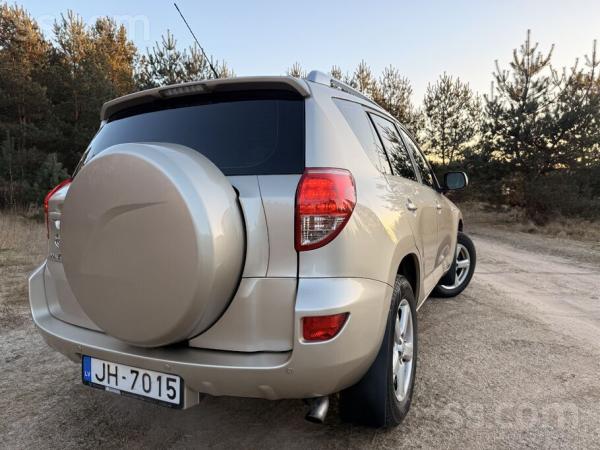 Brown Toyota RAV4 2007 in Riga, with an engine capacity of 2.00 L and mileage of 240 thousand km for 6000 €, photo 3 on AUTOMOTO.COM.LV