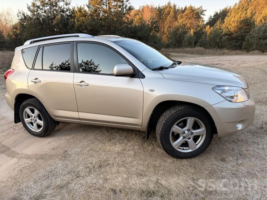 Brown Toyota RAV4 2007 in Riga, with an engine capacity of 2.00 L and mileage of 240 thousand km for 6000 €, photo 4 on AUTOMOTO.COM.LV