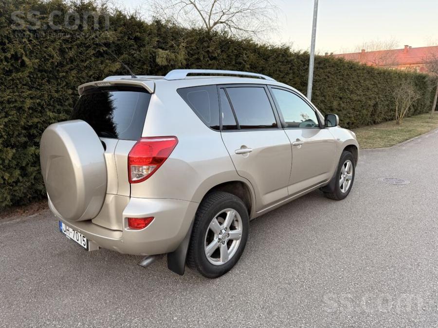 Brown Toyota RAV4 2007 in Riga, with an engine capacity of 2.00 L and mileage of 240 thousand km for 6000 €, photo 9 on AUTOMOTO.COM.LV