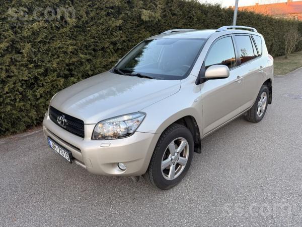 Brown Toyota RAV4 2007 in Riga, with an engine capacity of 2.00 L and mileage of 240 thousand km for 6000 €, photo 10 on AUTOMOTO.COM.LV