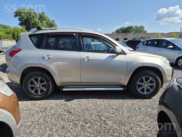 Brown Toyota RAV4 2007 in Daugavpils, with an engine capacity of 2.00 L and mileage of 0 thousand km for 5750 €, photo 8 on AUTOMOTO.COM.LV