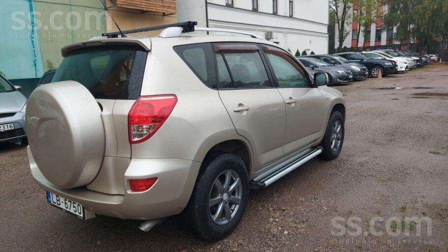 Brūns Toyota RAV4 2007 Daugavpils, ar dzinēja tilpumu 2.00 L un nobraukumu 0 tūkst. km par 5350 €, foto 6 vietnē AUTOMOTO.COM.LV