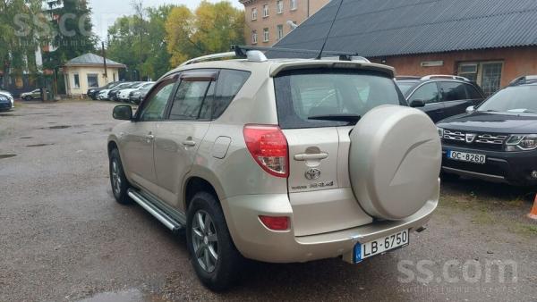 Brūns Toyota RAV4 2007 Daugavpils, ar dzinēja tilpumu 2.00 L un nobraukumu 0 tūkst. km par 5350 €, foto 8 vietnē AUTOMOTO.COM.LV