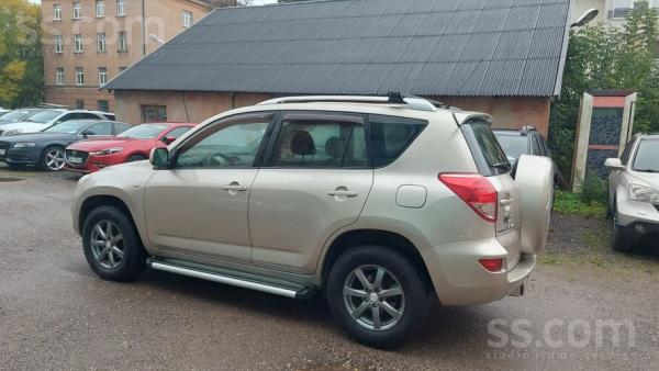 Brūns Toyota RAV4 2007 Daugavpils, ar dzinēja tilpumu 2.00 L un nobraukumu 0 tūkst. km par 5350 €, foto 10 vietnē AUTOMOTO.COM.LV