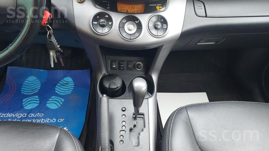 Brūns Toyota RAV4 2007 Daugavpils, ar dzinēja tilpumu 2.00 L un nobraukumu 0 tūkst. km par 5350 €, foto 12 vietnē AUTOMOTO.COM.LV